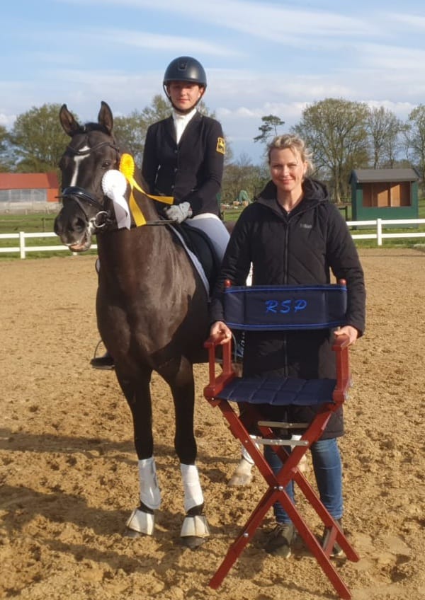 von Helldorff-Schwestern siegen in Bremervörde - Reitverein Zeven